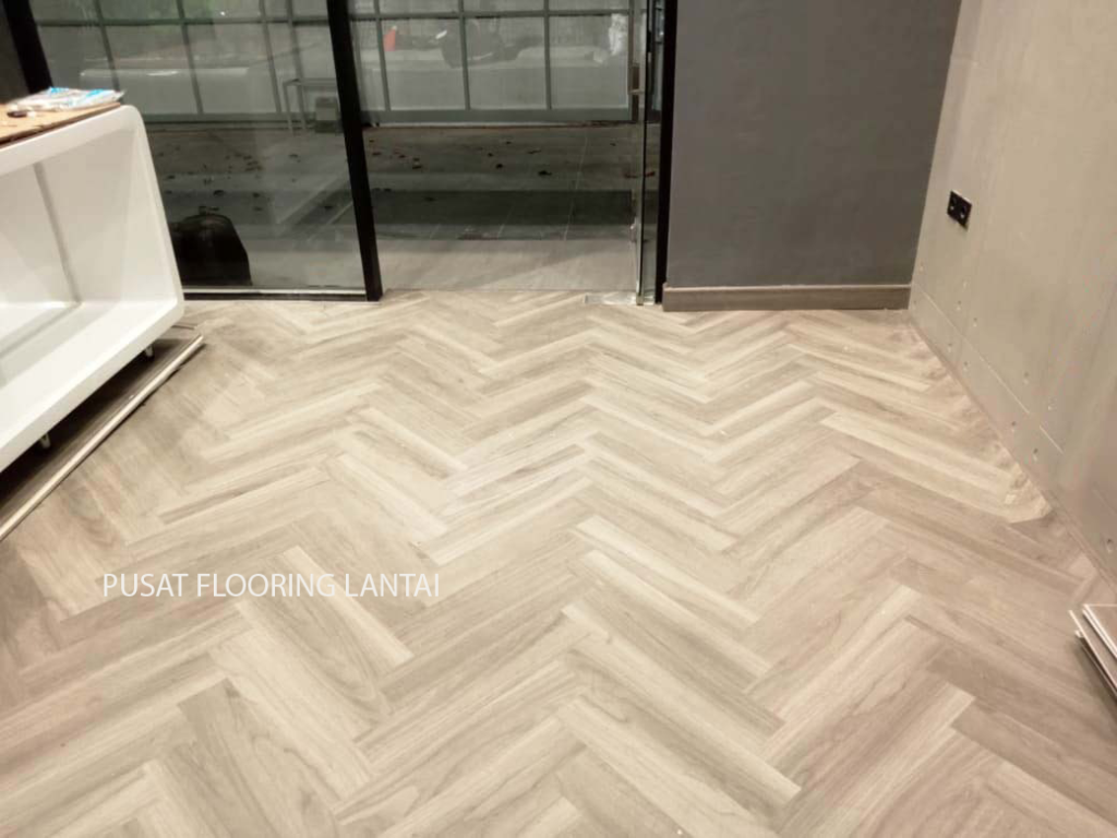 Mengulas Lantai Pola Herringbone SPC | Pusatflooringlantai.com